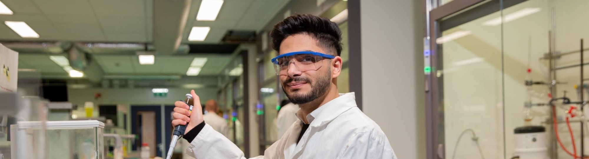 Deeltijdstudent Chemie Gheyath Aloush ging van de oorlog in Homs naar ...