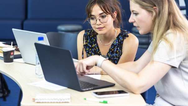 Social Work hbo voltijd opleiding aan de HAN